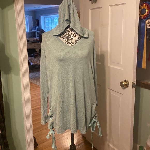 Livi Active | Tops | Liv Active Light Weight Tunic Sweater Hooded With ...